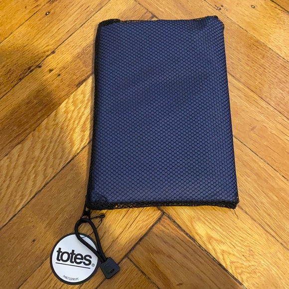 totes | Jackets & Coats | Totes Packable 0 Nylon Hooded Rain Jacket ...